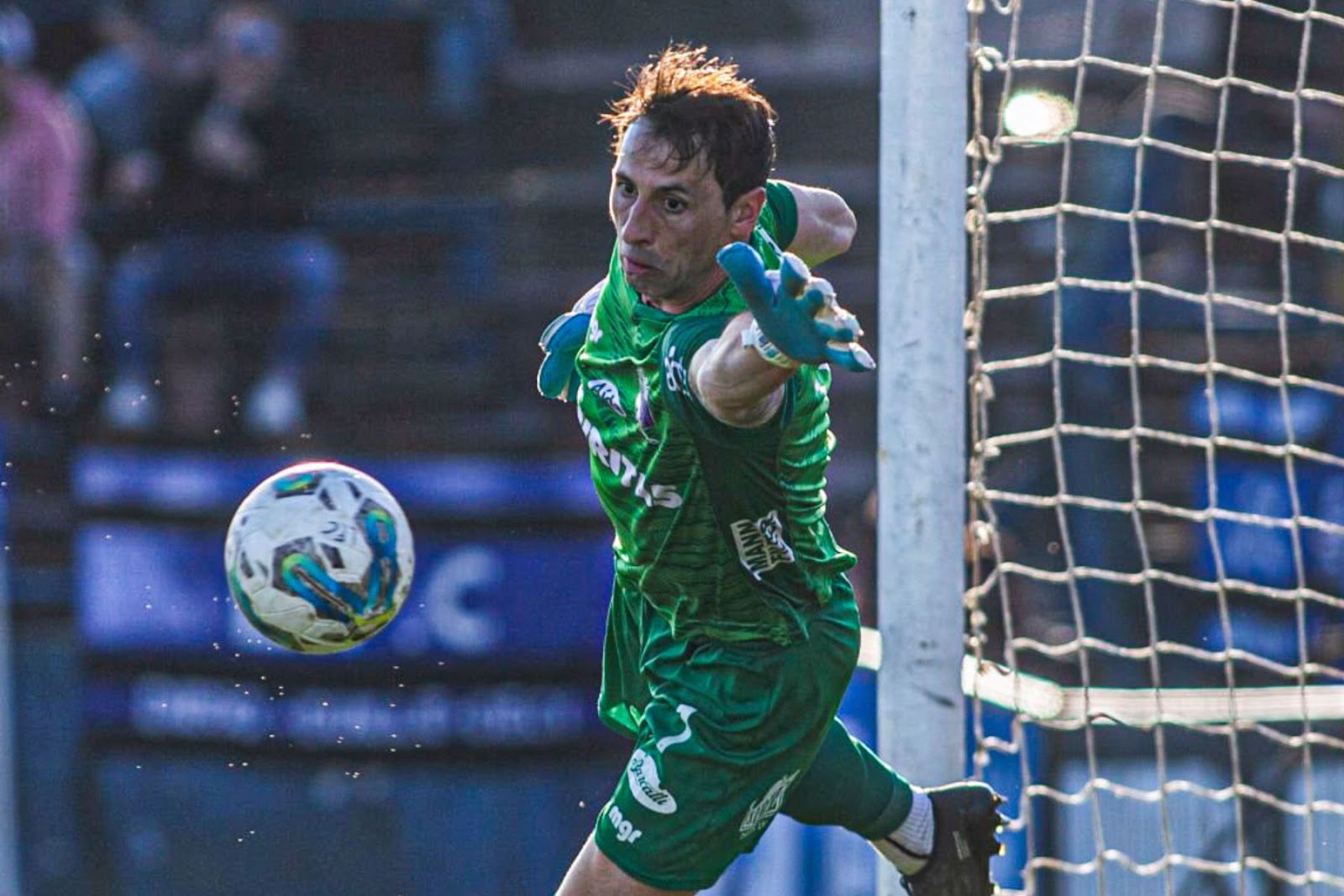 Sebastián Britos: “Defenderé el arco de Universitario con honor”