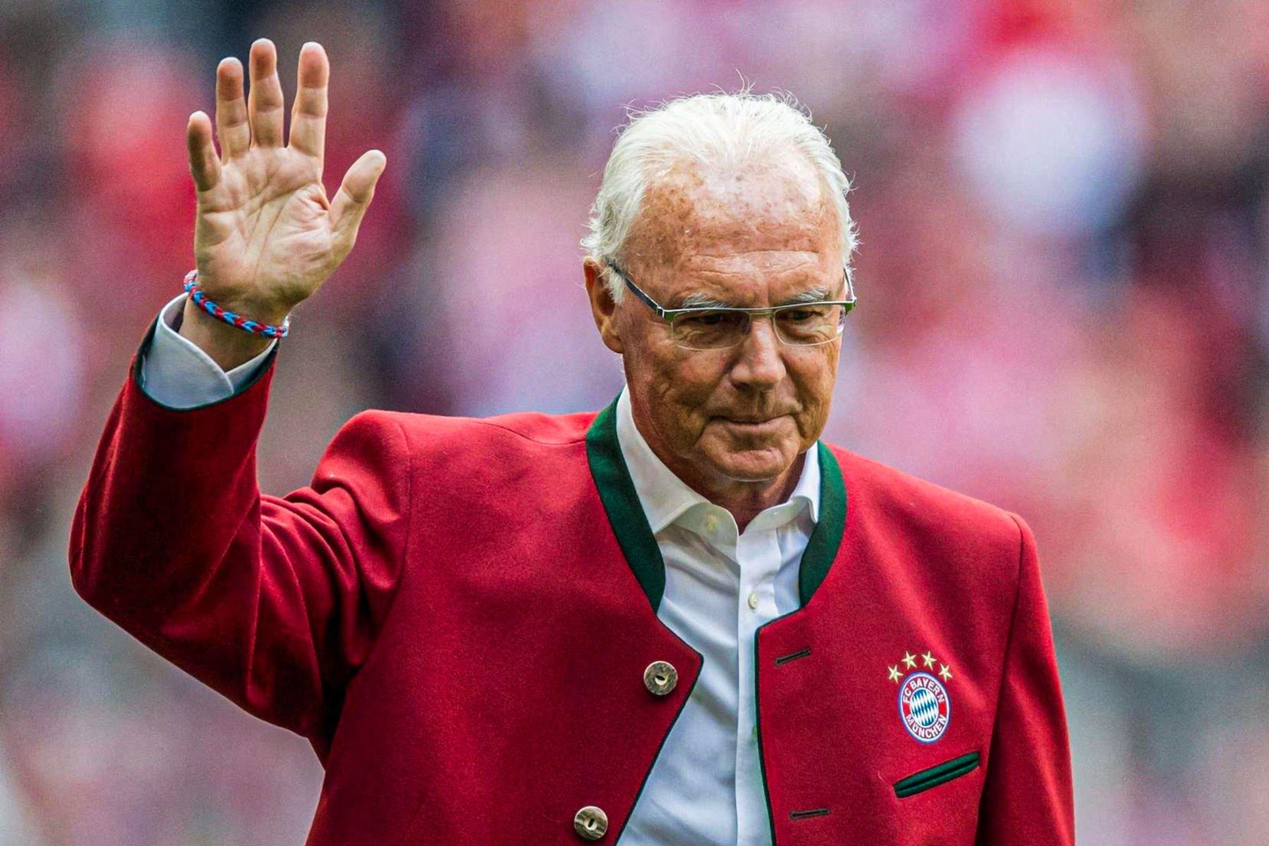 El Bayern rendirá un homenaje a Beckenbauer en la Allianz Arena - LA ...