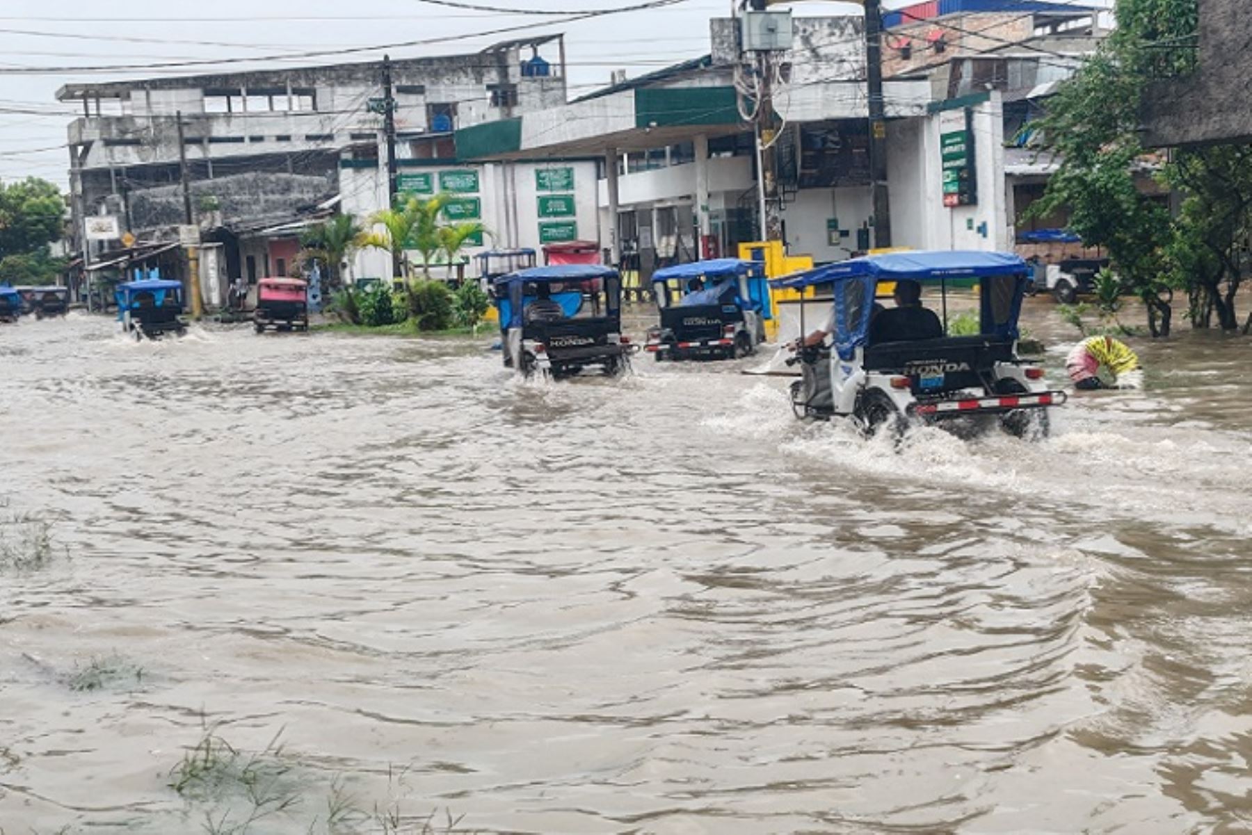 Lluvias intensas registradas por más de 8 horas inundaron calles y ...