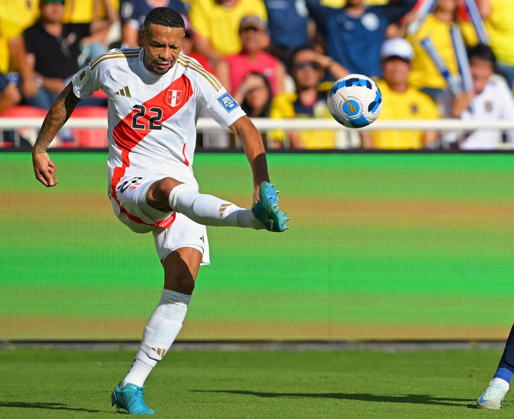 Alexander Callens afirma que Perú tiene posibilidades de clasificar al ...